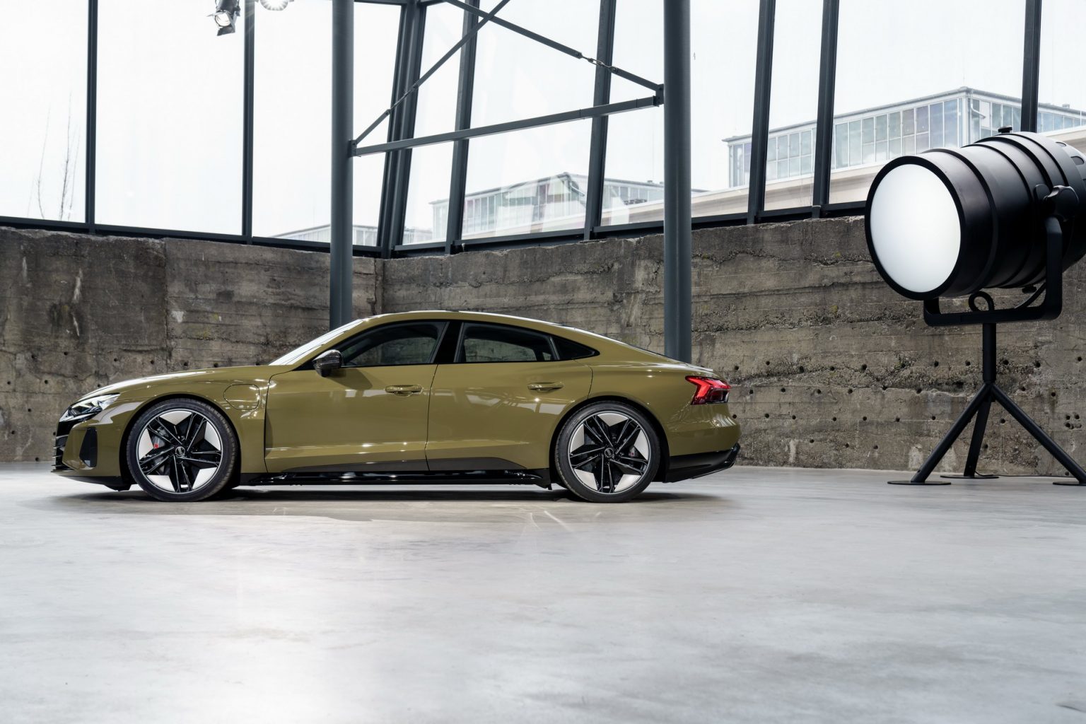 Električni bolid za svaki dan: Audi e-tron GT quattro - Auto magazin Svet
